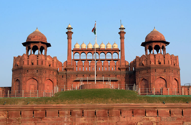 Red Fort - The Famous Indian Monuments