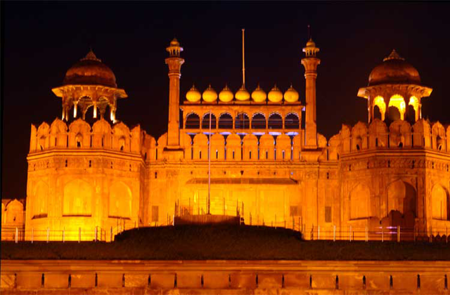 Red Fort - The Famous Indian Monuments